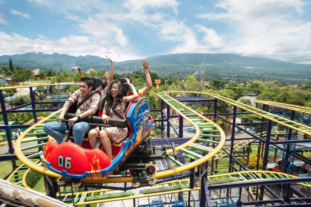 10 Taman Rekreasi di Indonesia yang Nggak Kalah Keren dari Disneyland