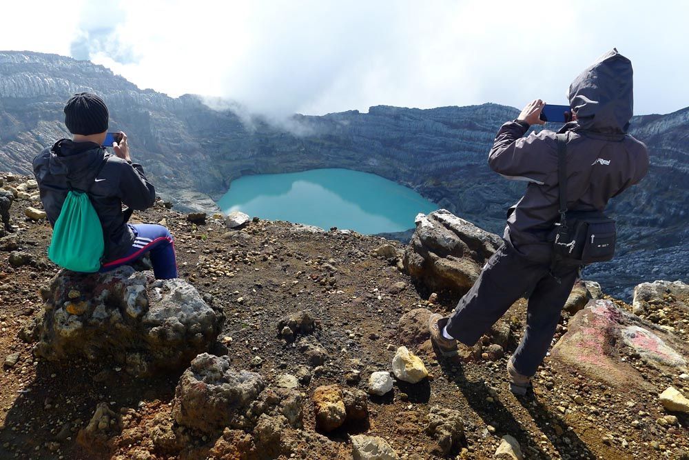 8 Tips Biar Kamu Tetap Aman Saat Mengabadikan Momen-Momen Istimewa Di Puncak Gunung
