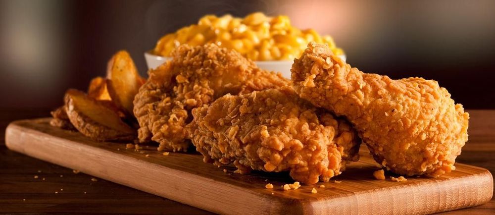 11 Momen Saat Ayam Goreng Cepat Saji Berhasil Menggoyahkan Imanmu!