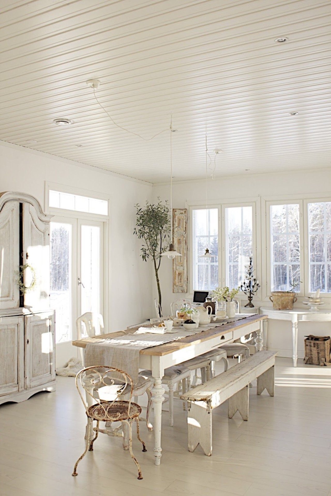 10 Desain Interior Rumah Vintage yang Klasik & Keren