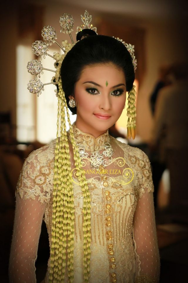 7 Ragam Kebaya Pengantin Sunda yang Bisa Jadi Pilihanmu Saat Menikah Nanti