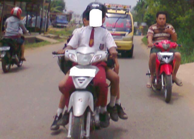 9 Kelakuan Anak Jaman Sekarang yang Bikin Kita Geleng Kepala Plus ...