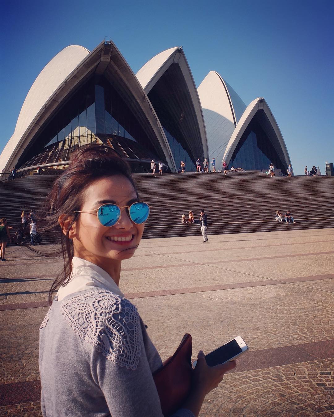 Cakep, Jago Akting, dan Jadi Duta Palang Merah. Apalagi ya yang Bikin ...