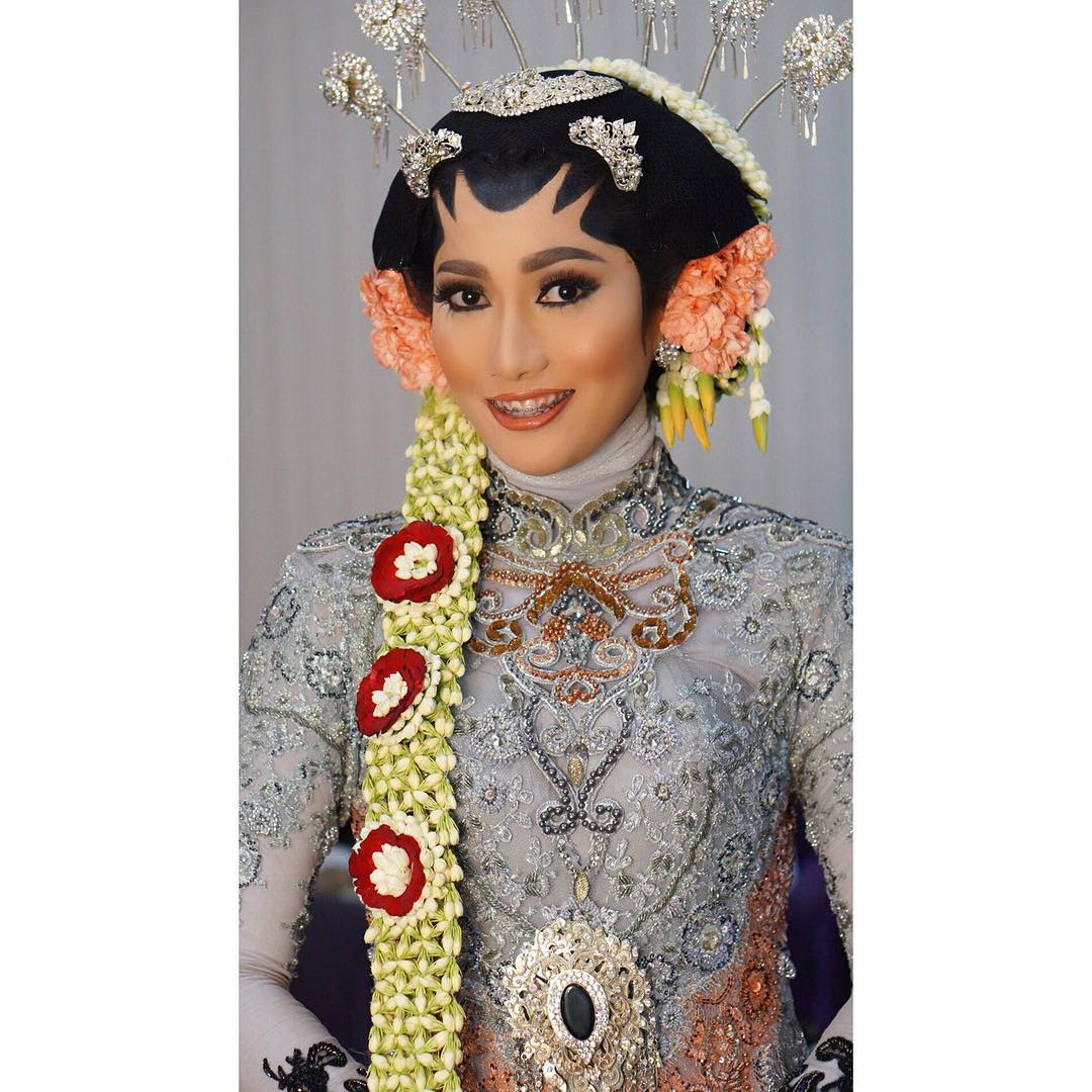 8 Inspirasi Makeup Paes Untukmu yang Berhijab! Walau Tertutup, Masih ...