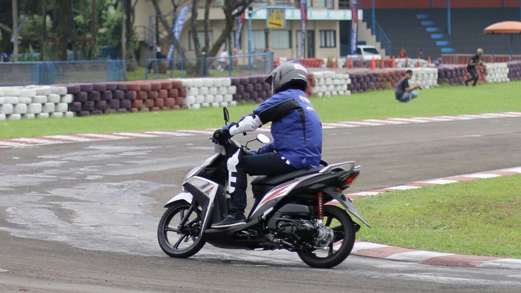 Berbagai Alasan Kenapa Cowok yang Setia Sama Motor Matic Emang Layak ...