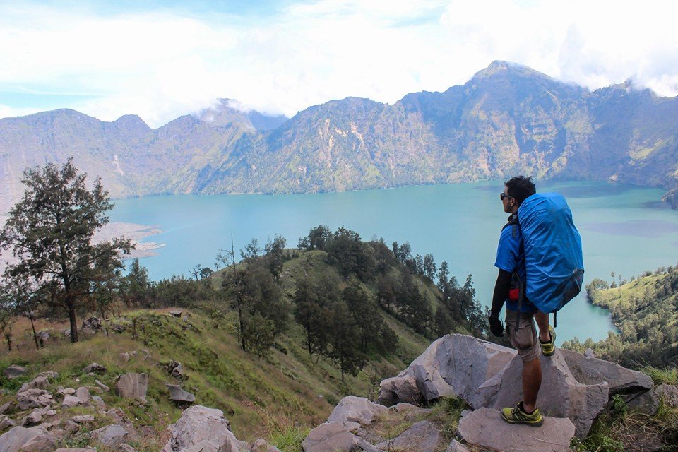 Menikmati Danau Segara Anak Gunung Rinjani. Salah Satu Danau Tertinggi ...