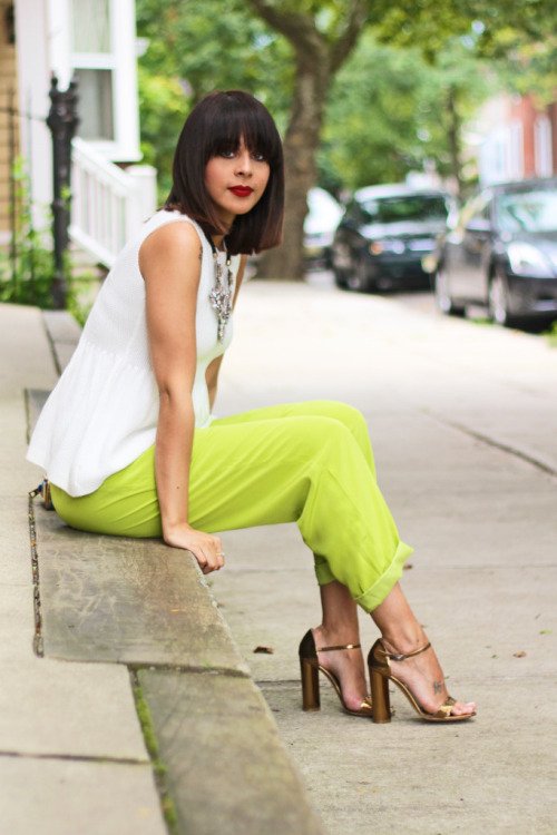 Sambil Berjalan dengan Percaya Diri,15 Padupadan Warna Cerah Ini Nggak ...