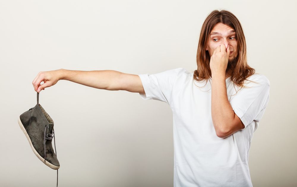 7 Cara Menghilangkan Bau Sepatu, Agar Kamu Percaya Diri Sepanjang Waktu