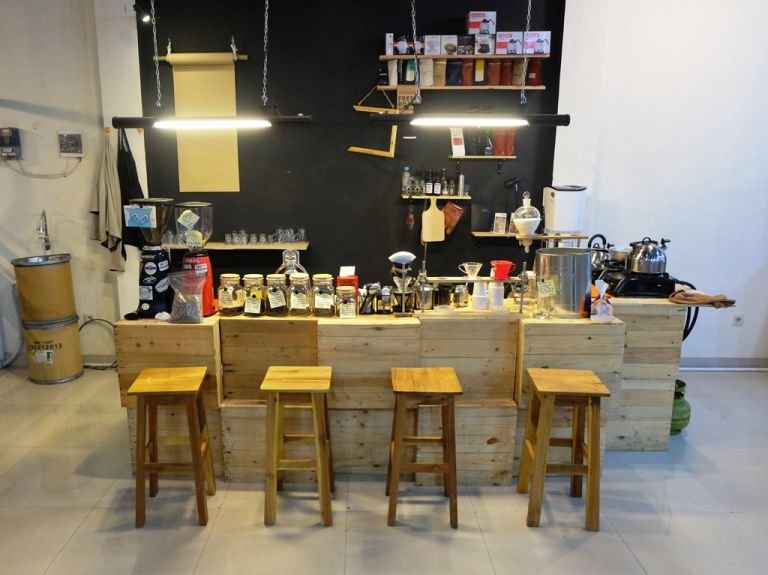 Buat Kamu Pecinta Kopi, 10 Tempat Ngopi Asyik di Jogja Ini Nggak Boleh ...