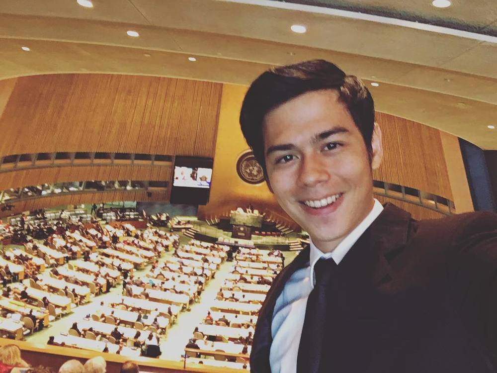 Belajar Percaya Diri dari Surya Sahetapy, Seorang Tunarungu yang ...