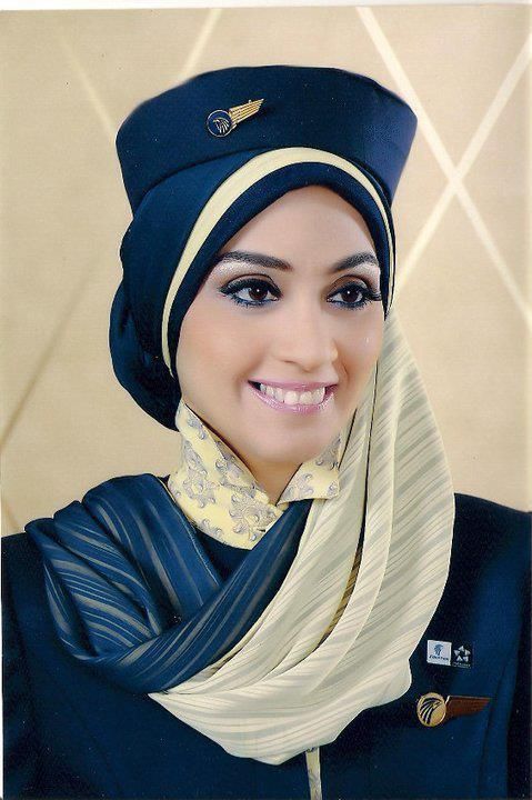 Parade Foto Pramugari Berhijab yang Bikin Hati Deg-deg Ser. Rasanya ...