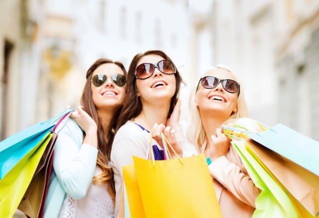 Ini 4 Perbedaan Gaya Belanja Cowok Dan Cewek Pas Menjelang Lebaran 9125