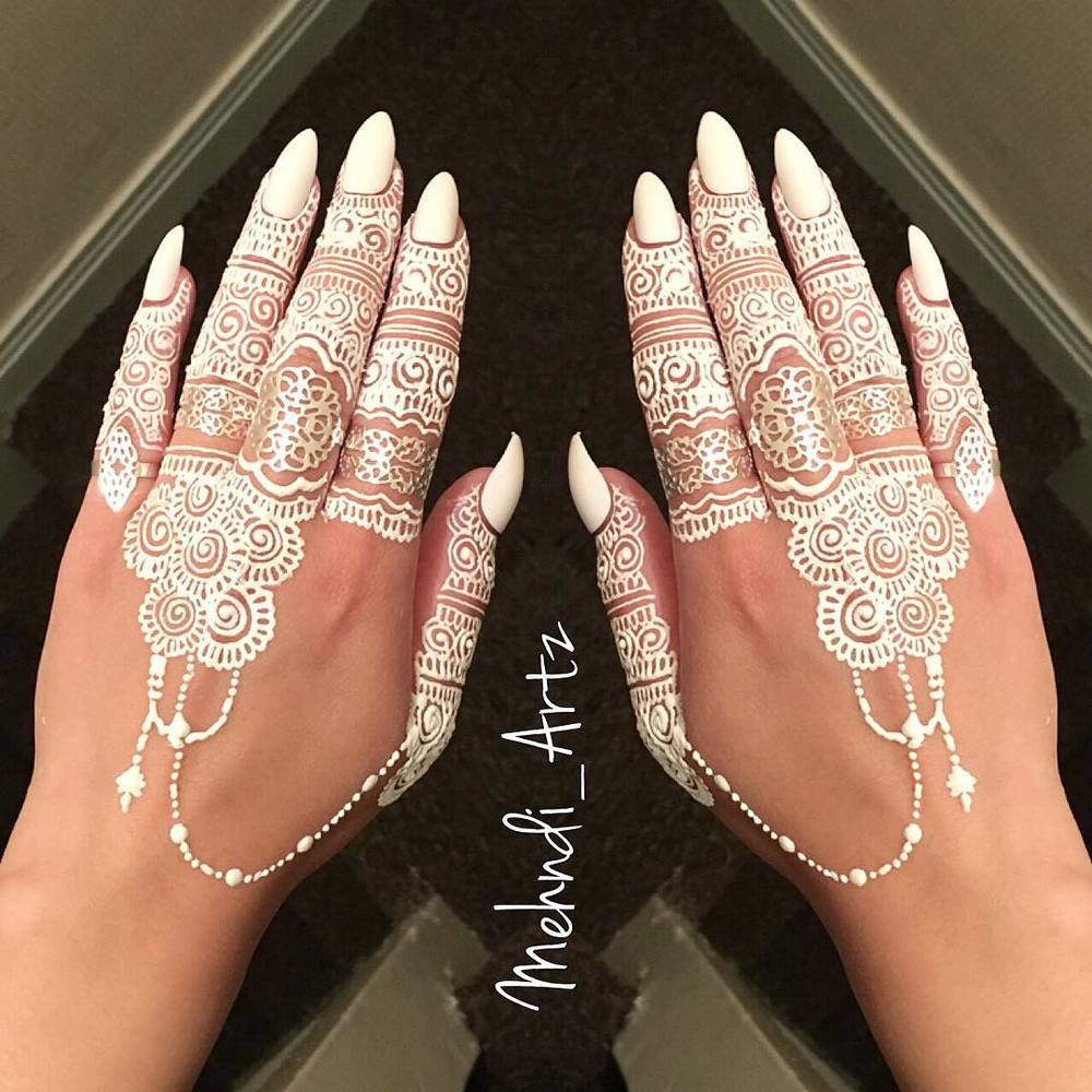 16+ Inspirasi Henna Putih Simple untuk Hari Pernikahanmu