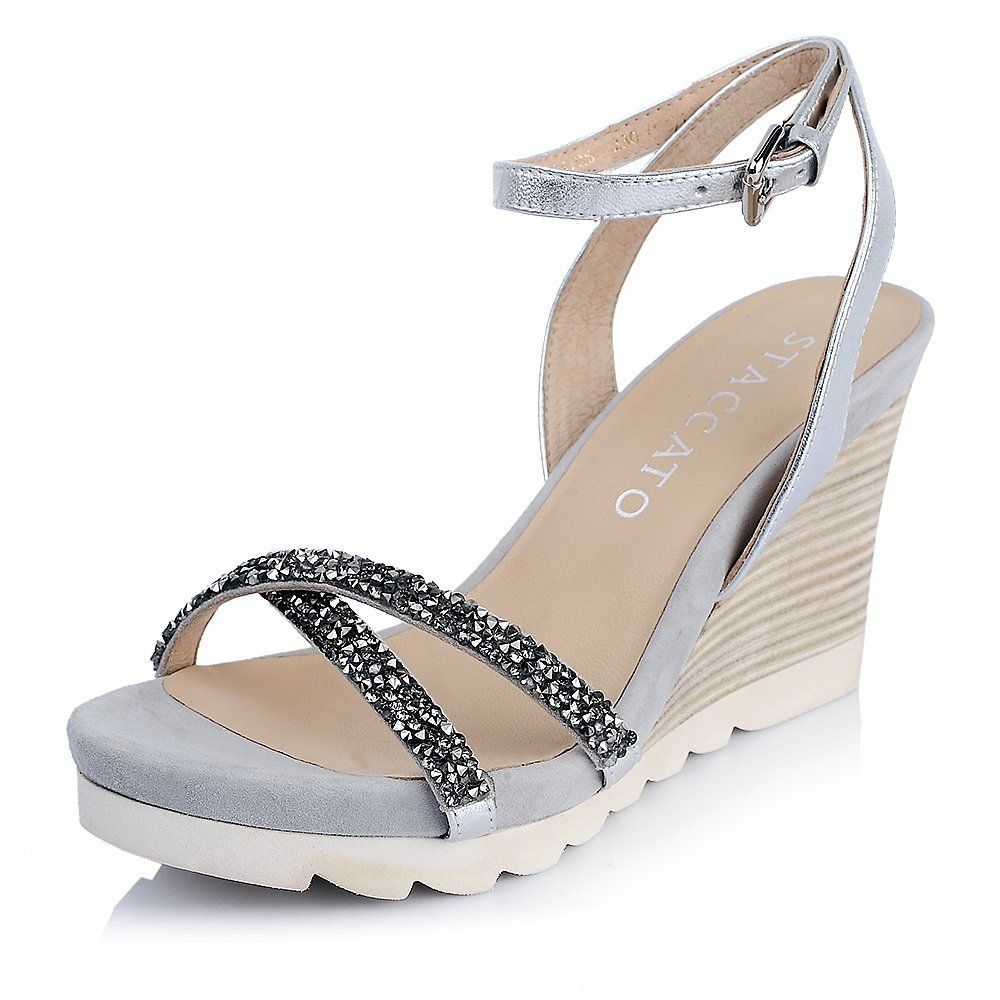 Sepatu-sepatu Cantik Ini Akan Memaksimalkan Tampilan Kamu di Hari ...