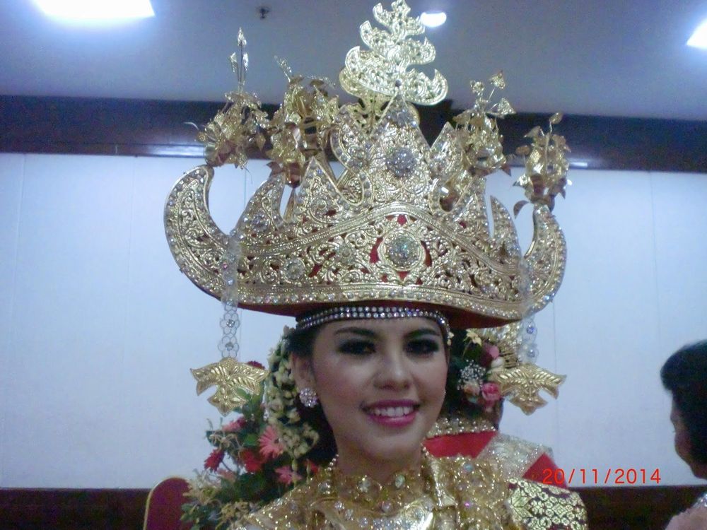 Meski Berat dan Bikin Pusing, 9 Mahkota Pengantin Adat ini Memang Bikin ...