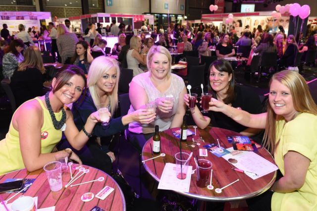 Ini yang Biasa Dilakukan Cewek Pas Nonton Film Bokep. Asli, Beda Banget Sama Cowok!