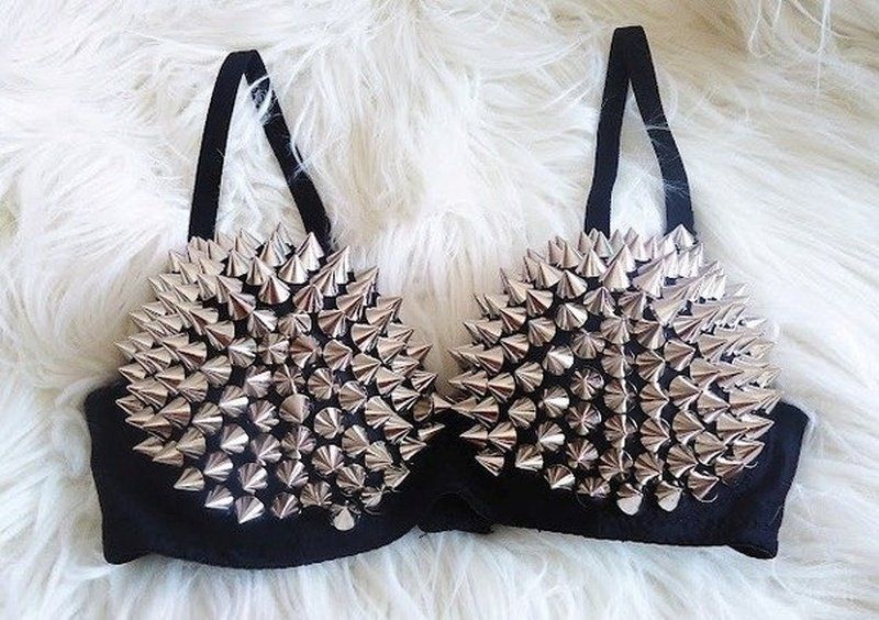 Ladies, Lindungi Aset Berhargamu! 12 Bra yang Nggak Biasa Ini Akan ...