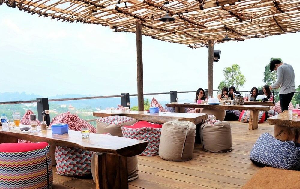 Menikmati Kota Bandung dari Ketinggian, 7 Cafe Ini Bisa Memanjakanmu ...