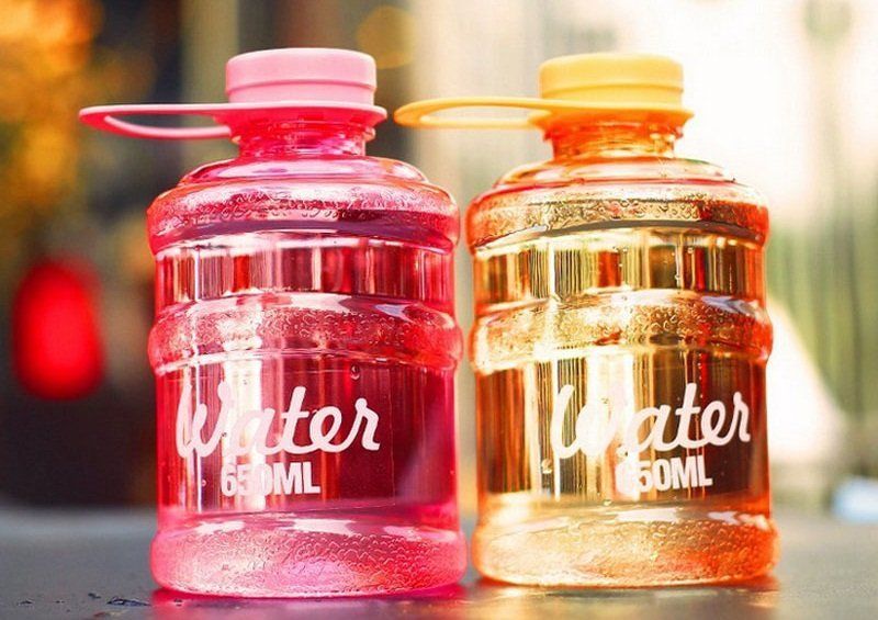 20 Ide Bentuk Botol Minum Kekinian; Cocok Buatmu yang Suka Bawa Minum ...