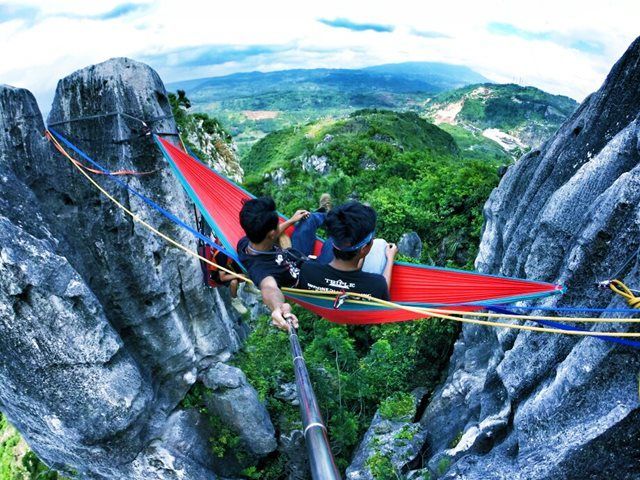 Stone Garden di Bandung Mendadak Hits. Parah, Traveler Masuk Ditarik ...