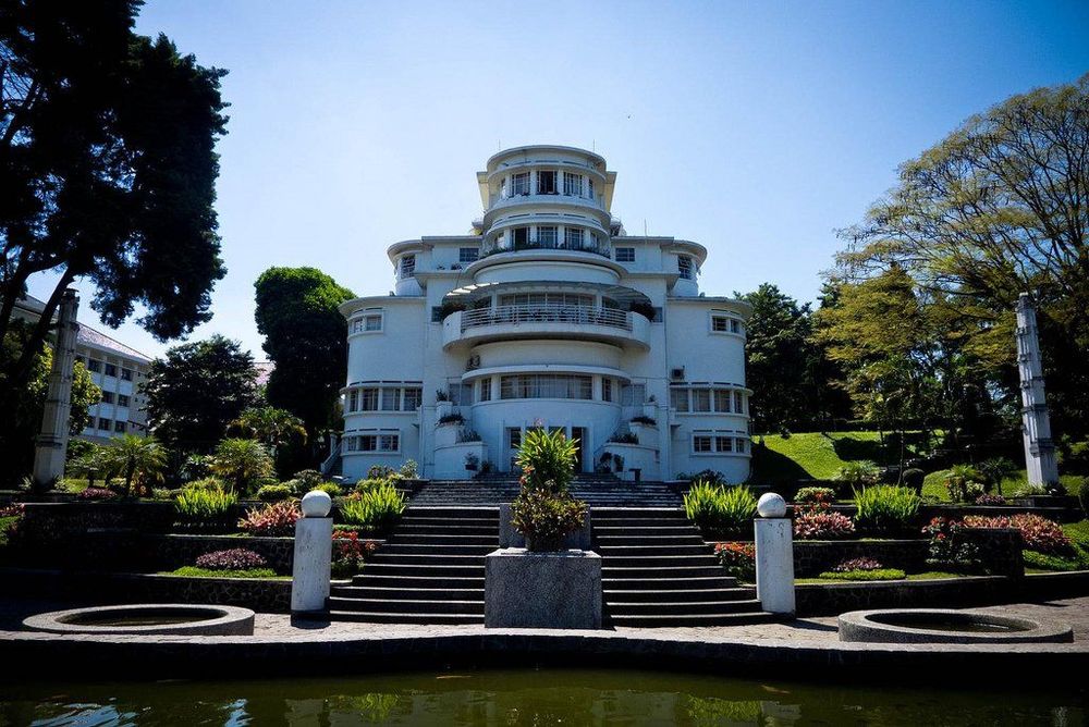 Di balik Keindahannya, Gedung Isola Menyimpan Cerita Mistis. Barudak ...