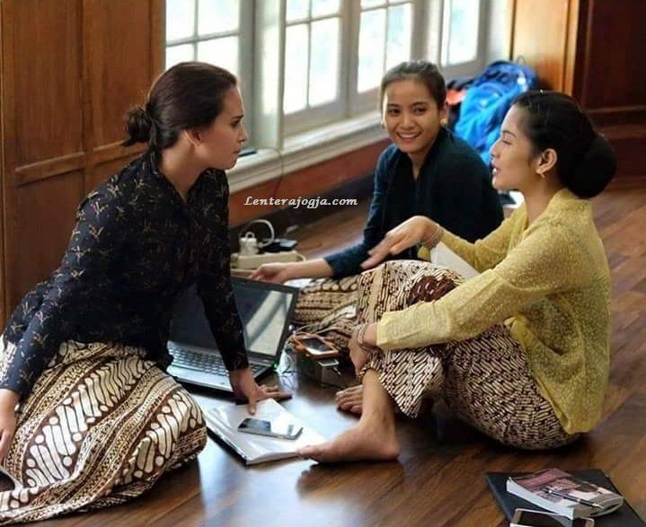 Kami Adalah Wanita Jawa yang Patut Kamu Pertimbangkan