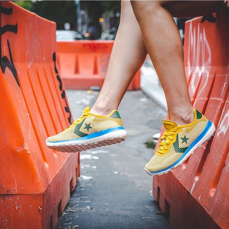 10 Pilihan Sepatu Kets yang Membuatmu Ingin Memilikinya untuk Temani ...