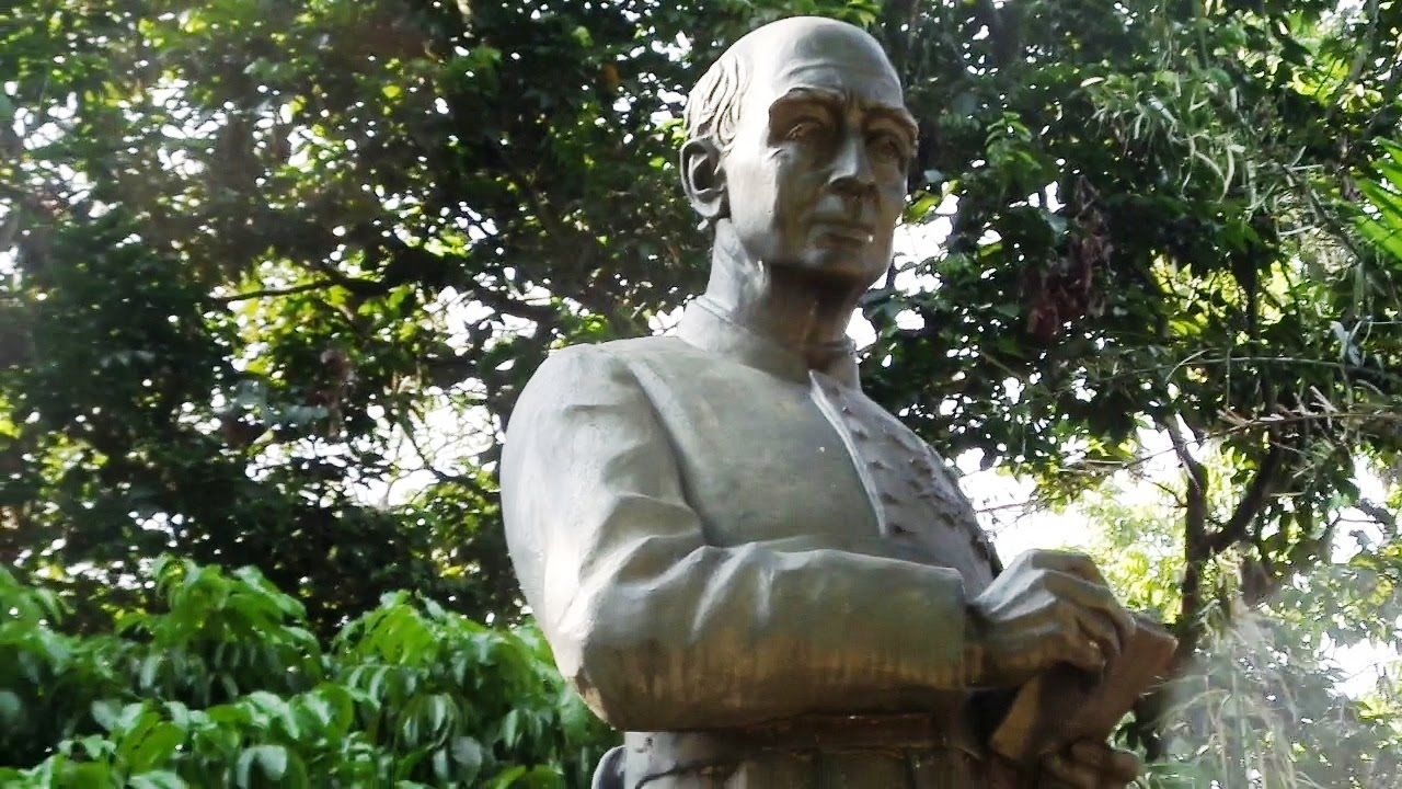 Kisah Patung Pastor Verbraak di Taman Maluku, Bandung. Pernah Mengalami ...