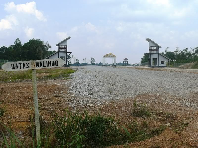 Sekelumit Kehidupan di Entikong, 11 Gambar Ini Adalah Realita Hidup di ...