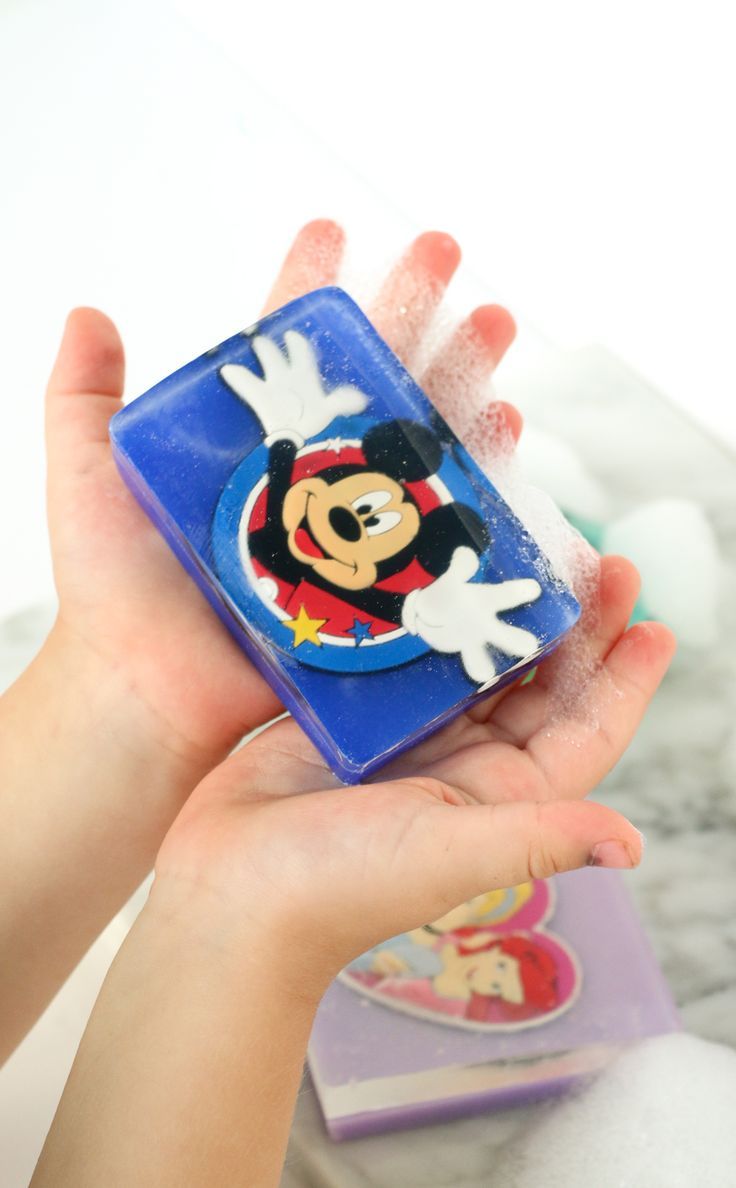 Nggak Punya Ide Buat Kado Valentine? Tenang, Tips DIY Cartoon Soap Ini ...