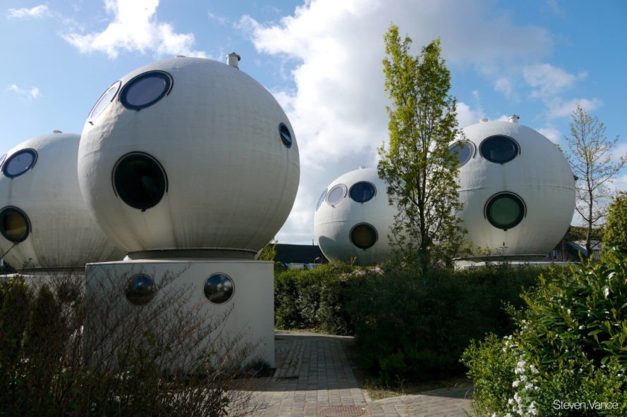 Bangunan Mirip Pesawat Alien Ini Ternyata Rumah Hunian Lho. Kamu Pasti ...