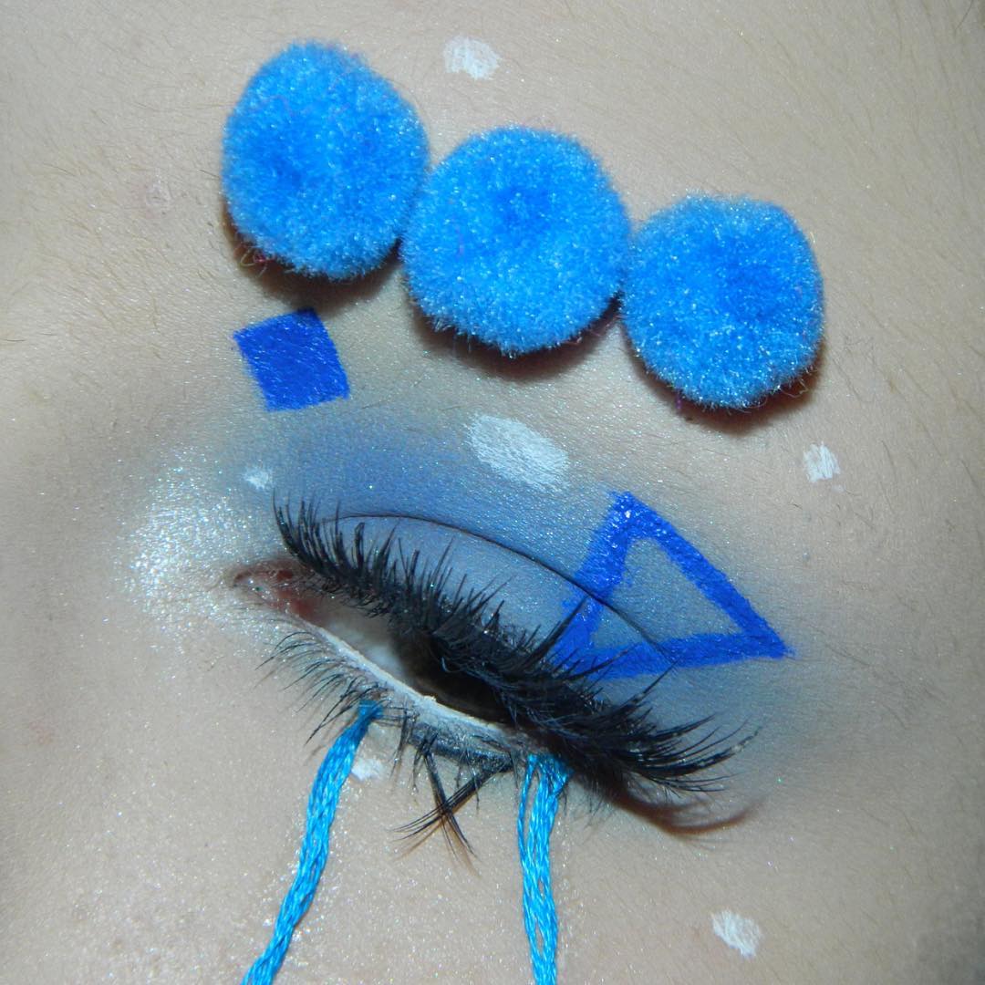 Lagi Tren di Instagram; Pompom Makeup yang Membuat Penampilan Terlihat ...