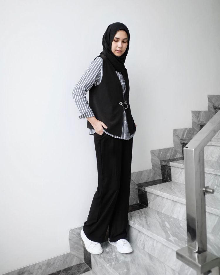 10 Ragam Vest Cantik yang Bikin Penampilanmu Naik Kelas. Sekali-kali ...