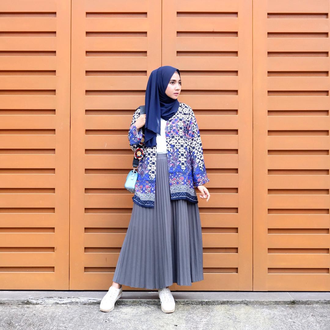 12 Inspirasi Rok Rempel Untukmu yang Berhijab. Inilah Kunci Tampil ...