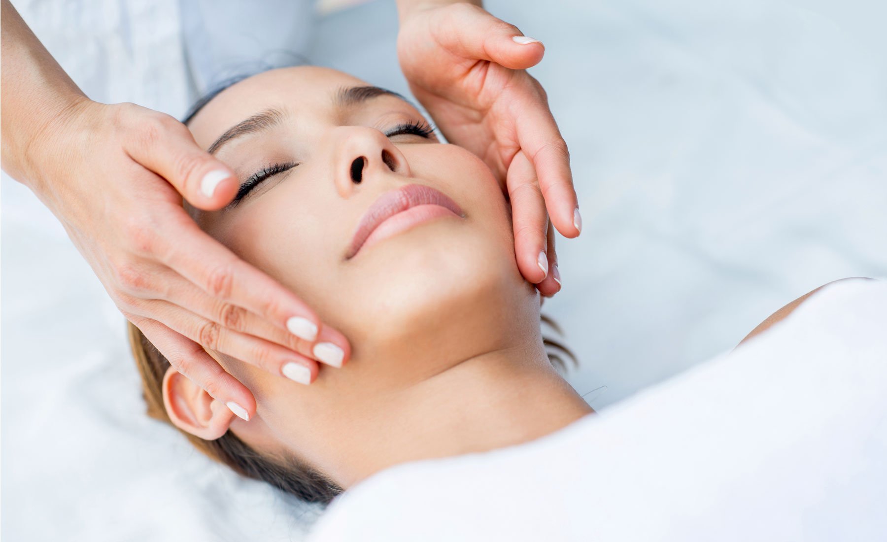 Bedanya Komedo Putih dan Hitam, Cara Mengatasinya Nggak Bisa Disamakan