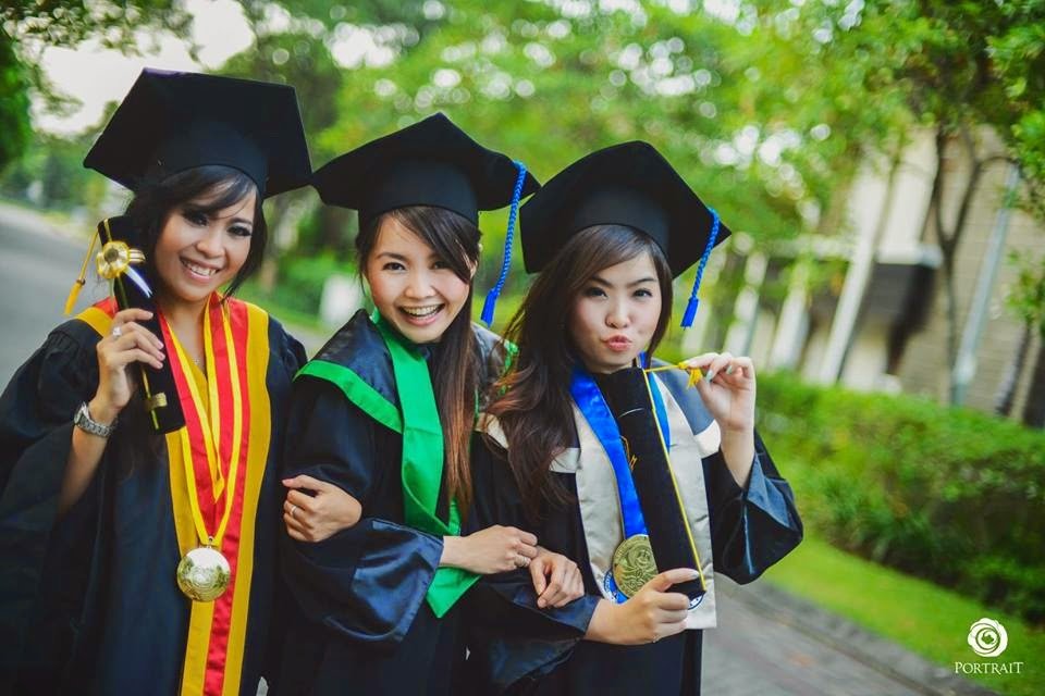 13 Inspirasi Spot Outdoor untuk Foto Wisuda. Biar Lebih Berkesan dan ...