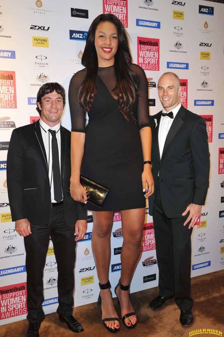 10 Wanita yang Memiliki Tubuh Tertinggi di Dunia. Kamu Bakal Merasa ...