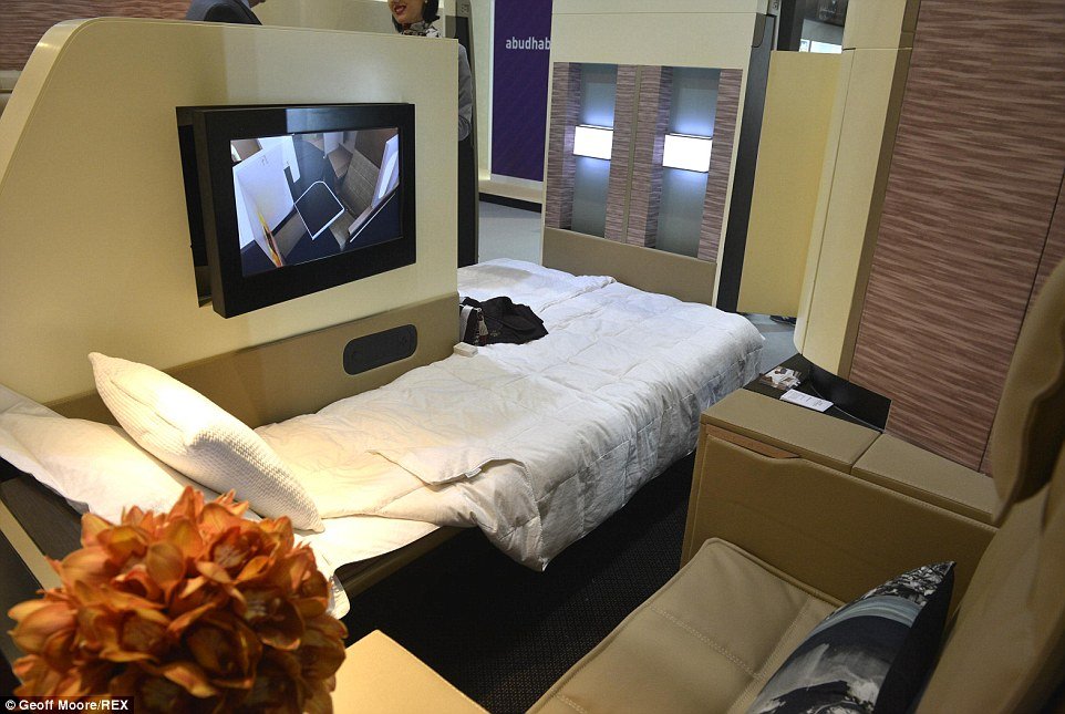 10 Kabin Pesawat First Class Paling Mewah di Dunia. Ini Pesawat atau ...
