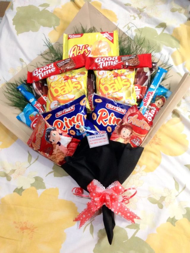 Buket-Buket Hadiah Ini Unik Banget, Dijamin yang Dikasih Nggak Bakalan ...