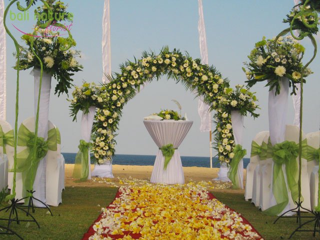 14 Inspirasi Flower Gate untuk Acara Resepsi. Nggak Hanya Enak Dilihat ...
