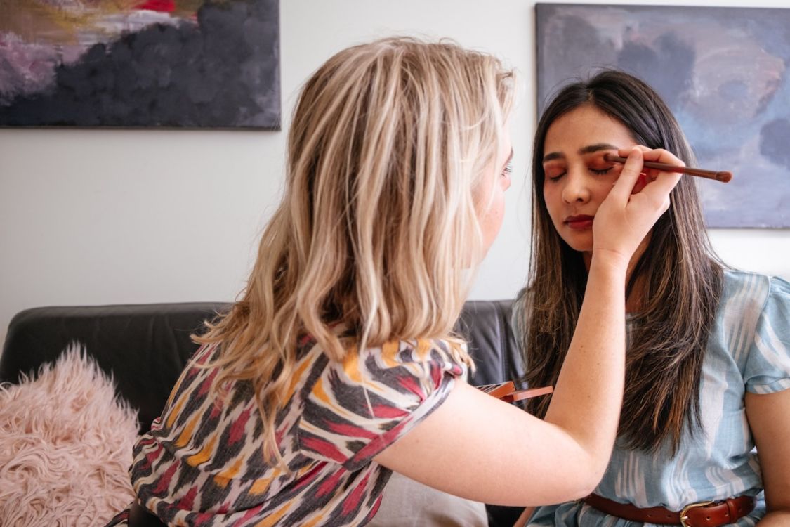 8 Trik Make Up Sederhana Buat Kamu, Cewek Berpipi Tembem yang Mau ...