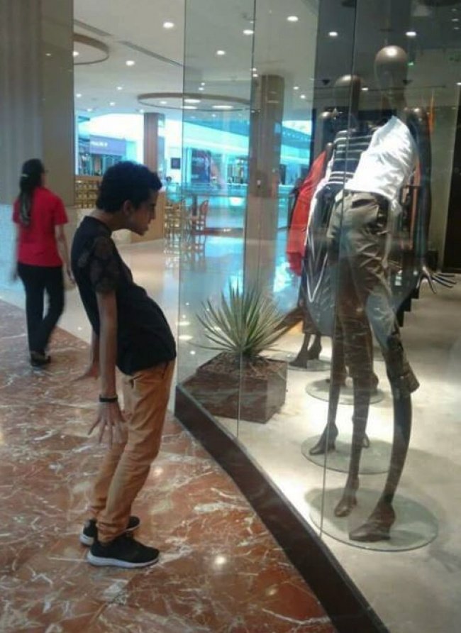 16+ Pose Manekin Jajakan Pakaian ini Kocak Banget. Tapi, Bikin Orang ...