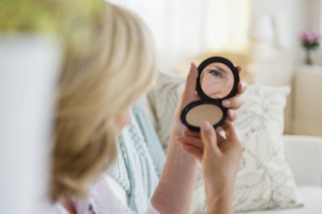 7 Tips Makeup Pemilik Mata Belo, Biar Makin Cantik