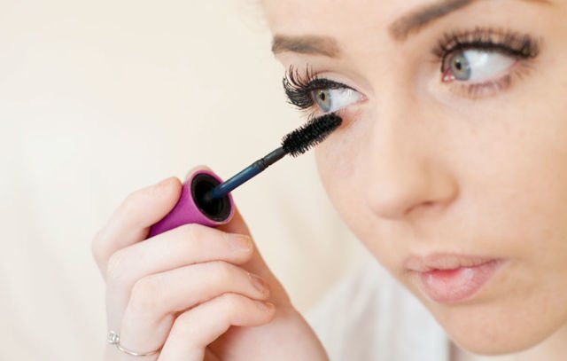 7 Tips Makeup Pemilik Mata Belo, Biar Makin Cantik