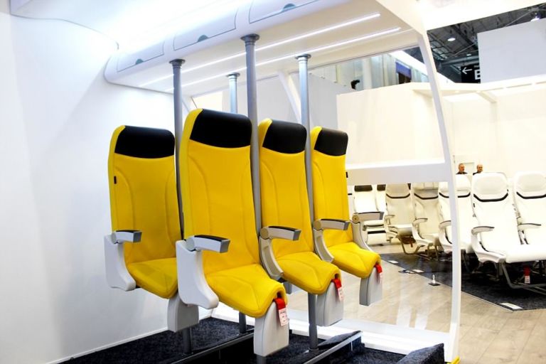 Begini Desain Kursi Pesawat yang Bikin Penumpang Serasa Berdiri. Kamu ... Begini Desain Kursi Pesawat yang Bikin Penumpang Serasa Berdiri. Kamu ...