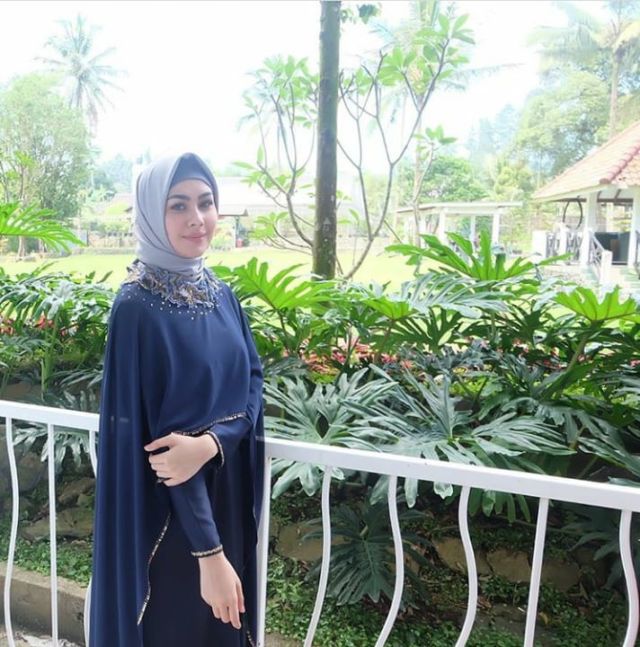 Intip 12+ Gaya Busana Islami Ala Kartika Putri. Setelah Hijrah Kini ... Intip 12+ Gaya Busana Islami Ala Kartika Putri. Setelah Hijrah Kini ...
