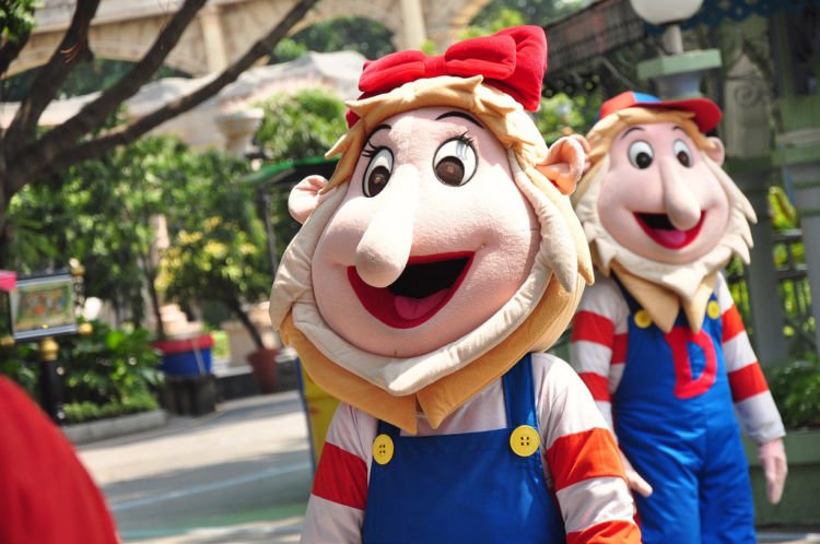 Selain Maskot Ponsel yang Viral, Tengok nih 14 Badut Kocak yang Nggak ...