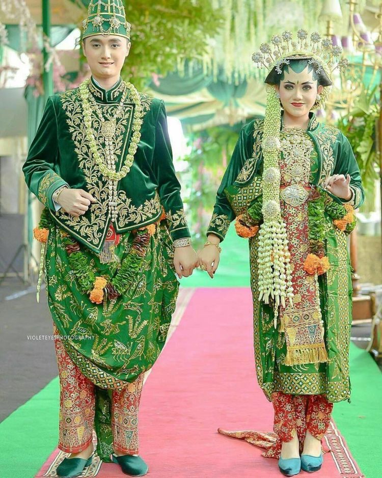 13+ Kumpulan Pengantin Jawa Memakai Kebaya Beledu. Tampak Mriyayeni Bak ...