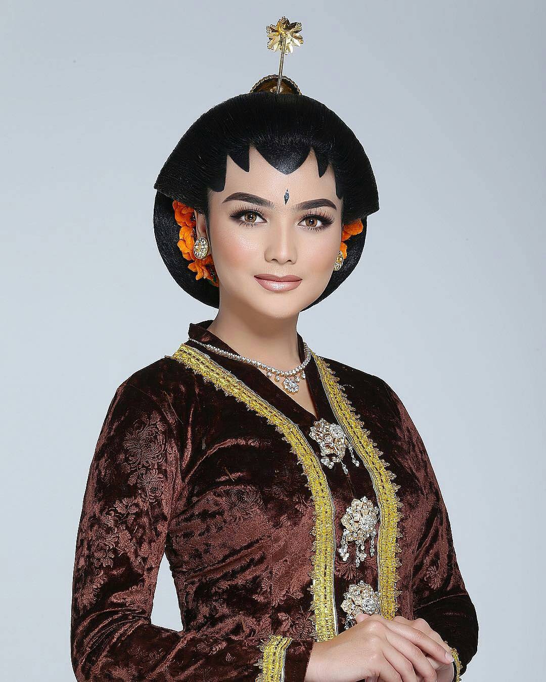 13+ Kumpulan Pengantin Jawa Memakai Kebaya Beledu. Tampak Mriyayeni Bak ...