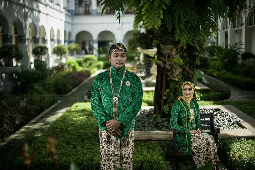 13+ Kumpulan Pengantin Jawa Memakai Kebaya Beledu. Tampak Mriyayeni Bak ...